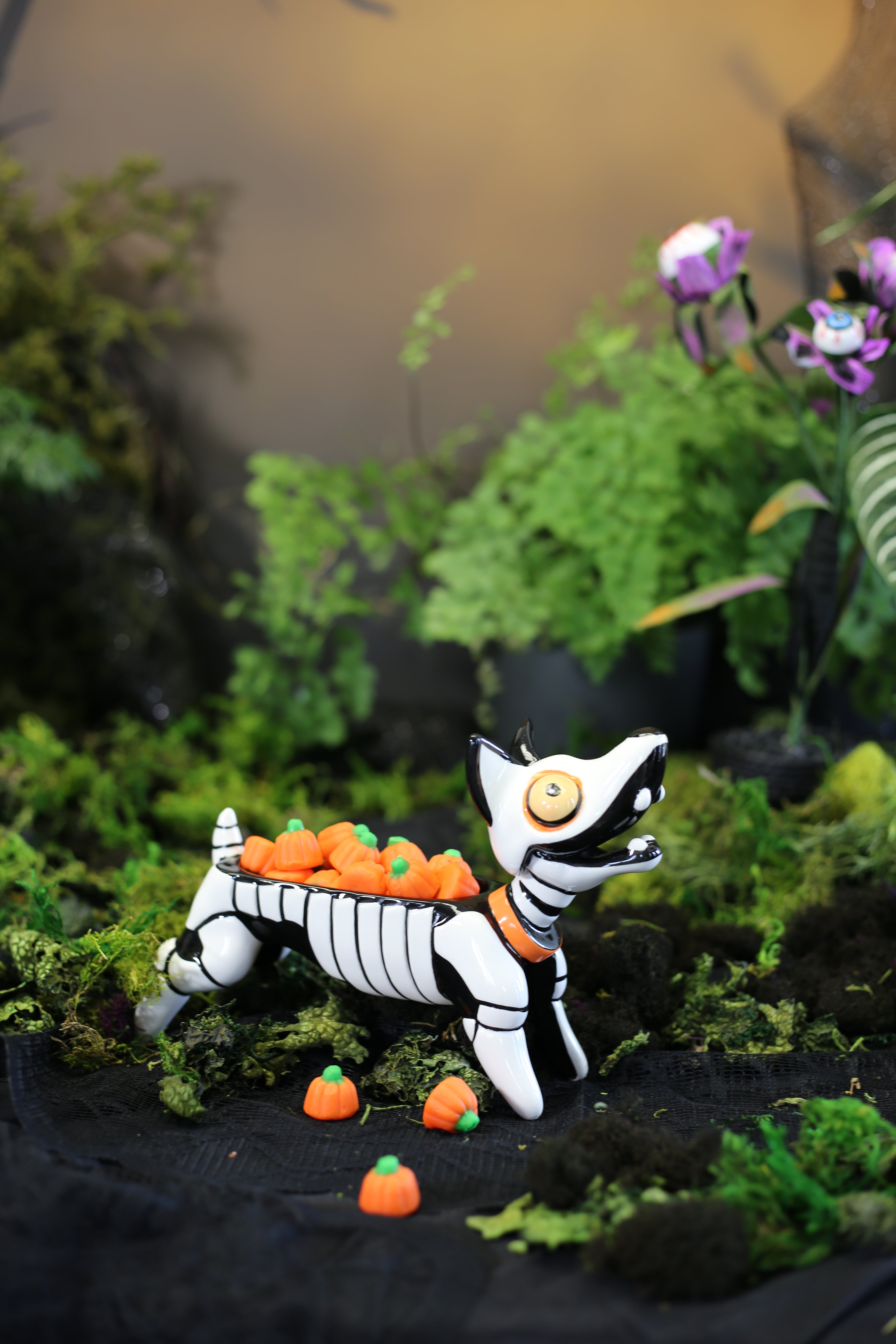 Dolomite Skeleton Dog Bowl – Armstrong Garden Centers