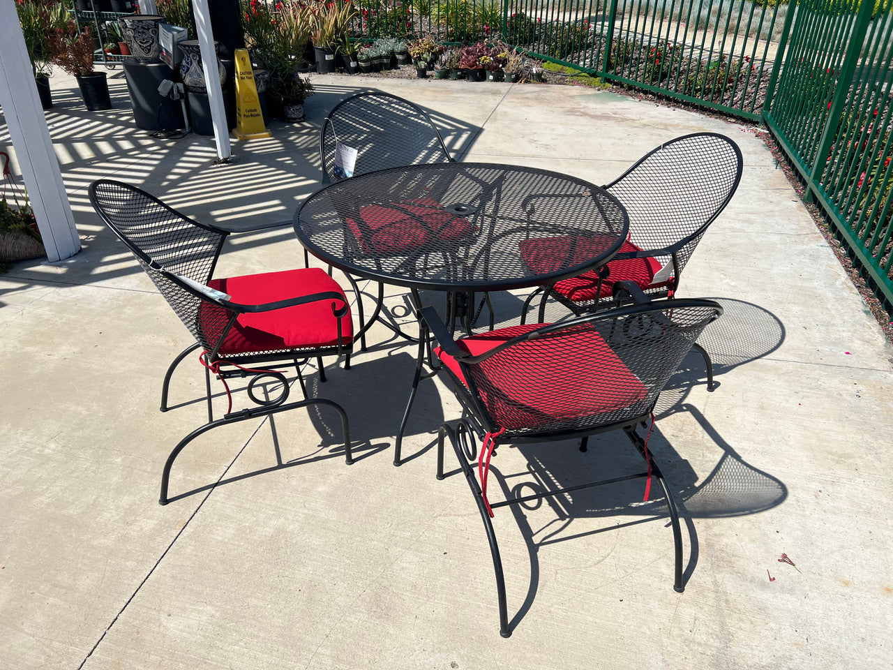 Wrought Iron – Armstrong Garden Centers
